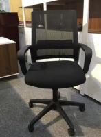 China Adjustable Nylon Base Mesh Office Chair with Customized Fabric and Black PP Back for sale