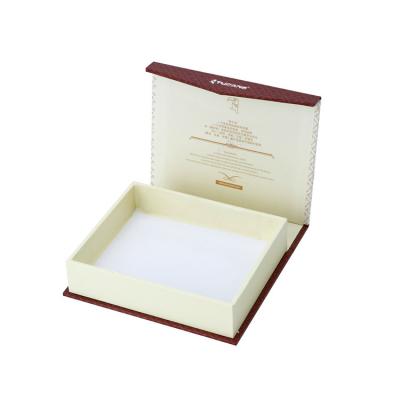 China Foldable Cardboard Holiday Gift Box Packaging Reusable With Magnetic Closure for sale