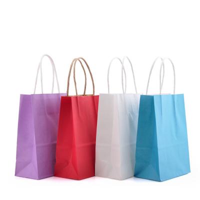 China 21x11x27cm Favor Kraft Paper Gift Bags With Handles Ultralight for sale