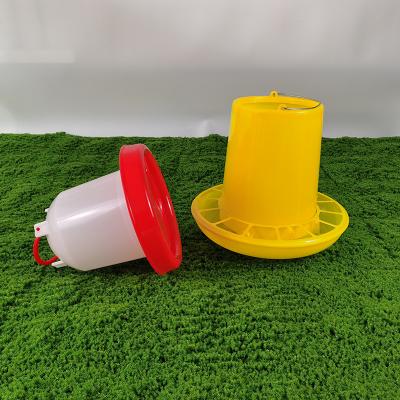 China 8L Feeding Poultry Fodder Container Bucket With Modern Functionality for sale