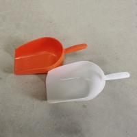 China Orange Animal Feed Scoop Shovel With Long Handle For Pig Chicken Feeding for sale