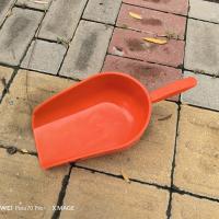 China Handy Long Handle Orange Feed Shovels Eco Friendly For Poultry Feeding Poultry Farm Chicken for sale