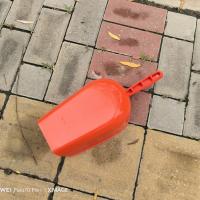 China Handy Long Handle Orange Feed Shovels Eco Friendly For Poultry Feeding Poultry Farm Chicken for sale