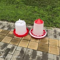China Automatic Plastic Chicken Feeder Capacity 12L Red With Lid for sale