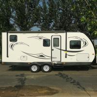China ROHS Travel Camper Trailer RV Camper Motor Home Caravan With Battery Slideouts Windows for sale