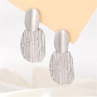 China Fashion Gold Plated Brass Stylish Women's Earrings Wave Potato Chip Shape Silver Post Hypoallergenic Studs Earring for sale