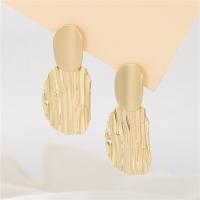 China Fashion Gold Plated Brass Stylish Women's Earrings Wave Potato Chip Shape Silver Post Hypoallergenic Studs Earring for sale