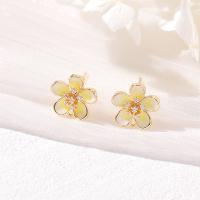 China Summer Fashion Jewelry 14K Gold Plated Enamel White Flower Stud Daisy Flower Korean Drop Earrings Jewelry for sale