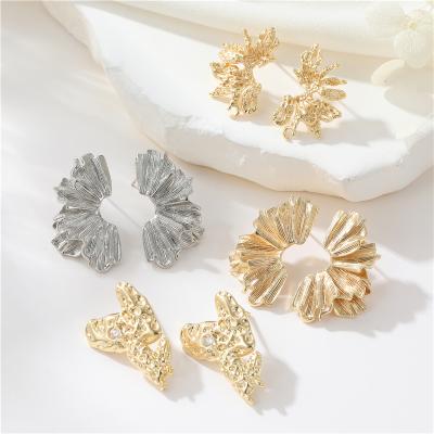 China Brass 2025 Europe America Style Exaggerated Leaves Irregular Folds Hypoallergenicity Earring Female Retro Highend Big Earrings for sale