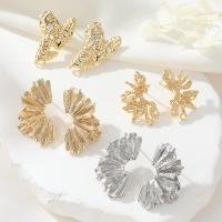 China Brass 2025 Europe America Style Exaggerated Leaves Irregular Folds Hypoallergenicity Earring Female Retro Highend Big Earrings for sale
