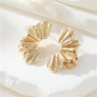 China Brass 2025 Europe America Style Exaggerated Leaves Irregular Folds Hypoallergenicity Earring Female Retro Highend Big Earrings for sale