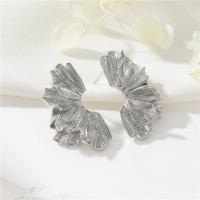 China Brass 2025 Europe America Style Exaggerated Leaves Irregular Folds Hypoallergenicity Earring Female Retro Highend Big Earrings for sale