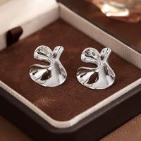 China Factory Wholesale of Fashionable and Simple Silver Needle Anti Allergy Geometric Jewelry Earrings and French Stud Earring for sale