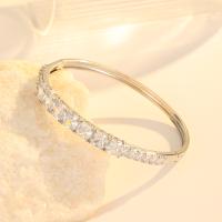 China Fashion Jewelry Round Brass 18K Gold Plated Zircon Opened Bracelet for sale