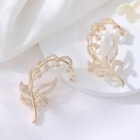 China Brass Zircon Chest Temperament Multifunctional Branch Leaf Women's Dress Pin Accessories Pearl Style 14k Gold Plated Brooch for sale