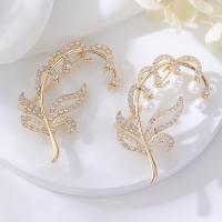 China Brass Zircon Chest Temperament Multifunctional Branch Leaf Women's Dress Pin Accessories Pearl Style 14k Gold Plated Brooch for sale