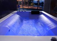 China 1810×1270mm Rectangle Bathtub with 1.5HP Double Waterfall and 14 Jets for 2-Person Hydrotherapy for sale