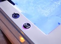 China 1810×1270mm Rectangle Bathtub with 1.5HP Double Waterfall and 14 Jets for 2-Person Hydrotherapy for sale