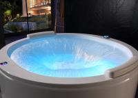 China Round Spa Massage Bathtub 1600mm Diameter with 2.0HP Waterfall and 6 Massage Jets for sale