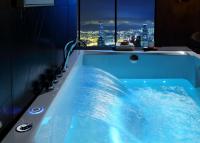 China 2-Person Outdoor Spa with Waterfall Feature - 1810×1310×755mm Dimensions, 1.5HP Massage Pump and LED Jets for sale
