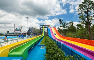 China Middle Aged Rainbow Wave Slide Colorful 7-18m In Water Parks for sale