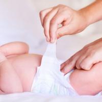 China Eco-friendly Disposable Baby Diapers with Dry Surface Absorption and Leak Prevention for sale