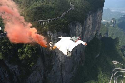China Zhangjiajie Scenic Group Tour with 5 Meals and English Guide 2 Person Minimum for sale