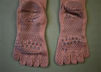 China Customizable Non-Slip Grip Yoga Socks with Five Toes for Enhanced Fitness for sale