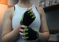China Black Women's Gym Gloves: Polyester Neoprene, Sizes S, M, L - Ideal for Cycling for sale