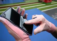 China Winter Workout Gloves: Windproof & Touchscreen Compatible for sale