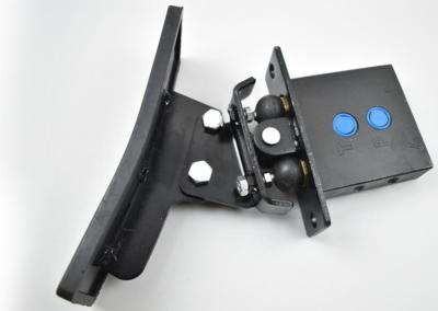 China Hydraulic Excavator Foot Pedal Valve 1.5kg Replacement Parts for Crawler Excavator for sale