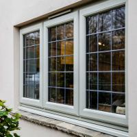 China Customized Colors UPVC Casement Windows with Simulated Bars and Plastic Frame Options for sale