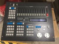 China DMX Party Reunion Concert Controller Store Up to 600 Steps AC 90-240V Input Voltage for sale
