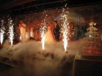China Dazzling Colorful Party Sparkle Machine Popper Firework Wedding Show Band Sparkle Machine for sale