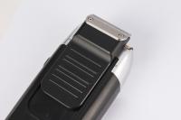China Two independent floating heads  LCD display show battery capacity man electric shaver for sale