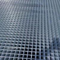 China Hot Dipped Galvanized Welded Wire Mesh Panels with 100×50mm Mesh Opening and 30m Roll Length for Industrial and Agricultural Use for sale