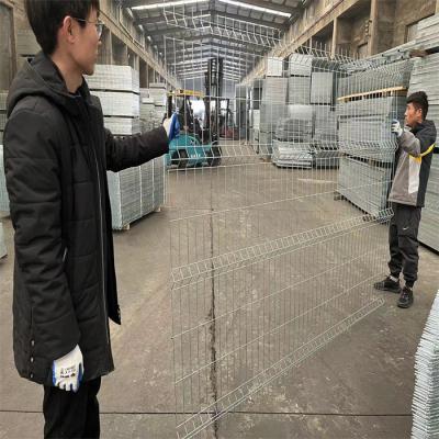 China Welded Wire Garden Panel Galvanized Wire Mesh Fence Hot Dipped 3d Curved Triangle Bended Fence for sale