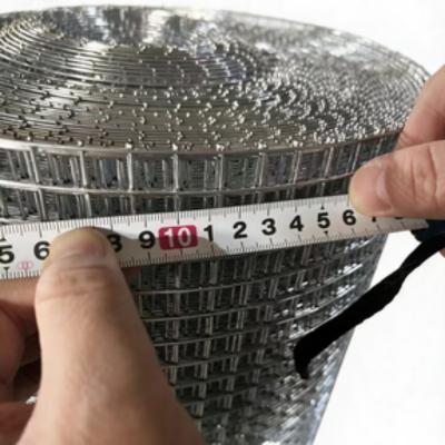 China Hot Dipped Galvanized Welded Wire Mesh Panel with 3mm 4mm Wire Gauge for Anti Rust Construction Fence and Livestock Cage for sale
