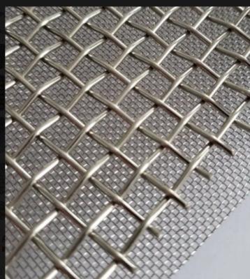 China Hot Dipped Galvanized Plain Weave Crimped Wire Mesh with Customizable Aperture for Industrial Sieving for sale