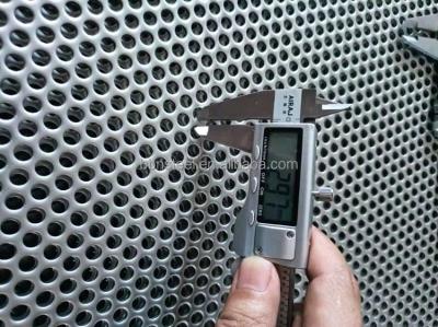 China Heavy Gauge Perforated Metal Sheet with Customized Hole Shape and Stainless Steel Material for Industrial Applications for sale