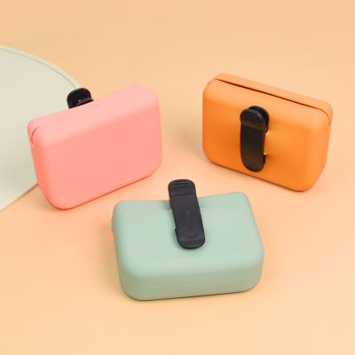 China Portable Pet Accessories Eco Friendly Silicone Dog Treat Pouch for sale