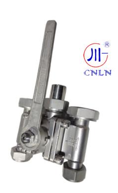 China Screwed Cryogenic 5 Way Ball Valve Featuring PCTFE Seat Material for sale
