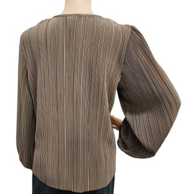 China Custom Puff Sleeve Women Shirts Crepe Fabric 100% Polyester Knitted Fashionable Look S-2XL for sale