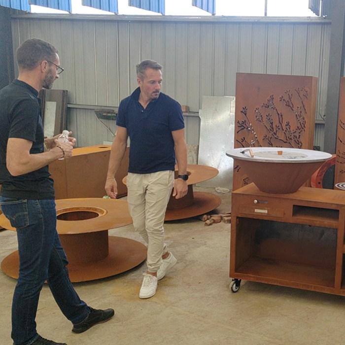 customer visite our corten steel bbq grill factory