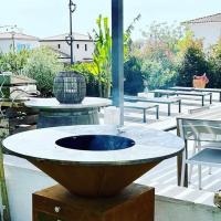 China Outdoor Charcoal Smoker Corten Steel BBQ Grill 10mm Thick With Circle Plancha for sale