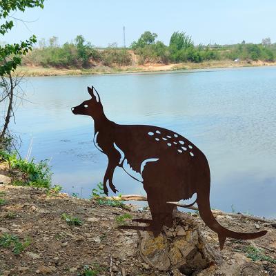 China High Durable Rust-Resistant Garden Metal Decorations Opossum Shape for sale