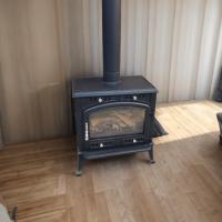 China Manual Ignition Type Cast Iron Stove - Square Design Reliable Cast Iron Wood Burning Stove Indoor for sale