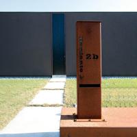China Outdoor Free Standing Corten Steel Garden Art Mailbox Metal Flowers for sale