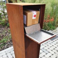 China Outdoor Free Standing Corten Steel Garden Art Mailbox Metal Flowers for sale