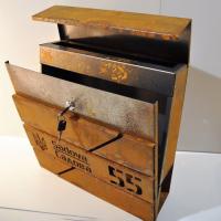 China OEM ODM Rusted Steel Garden Sculpture Outdoor Friendly Metal Tree Letter Box for sale